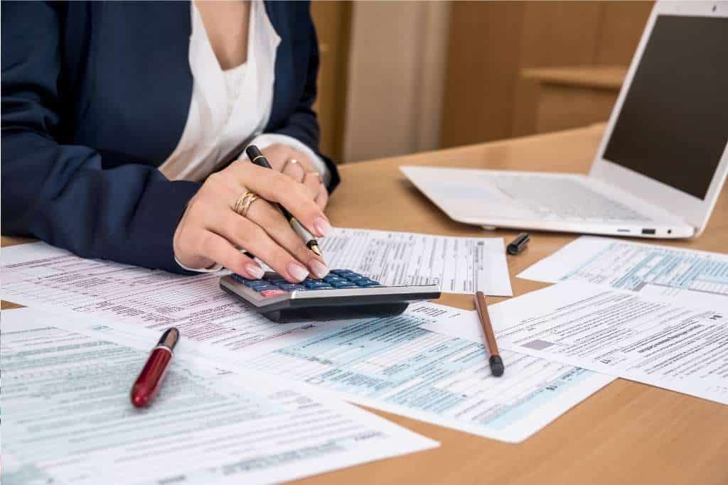 How Much Do You Have to Make to Pay Taxes? - Business VBooks